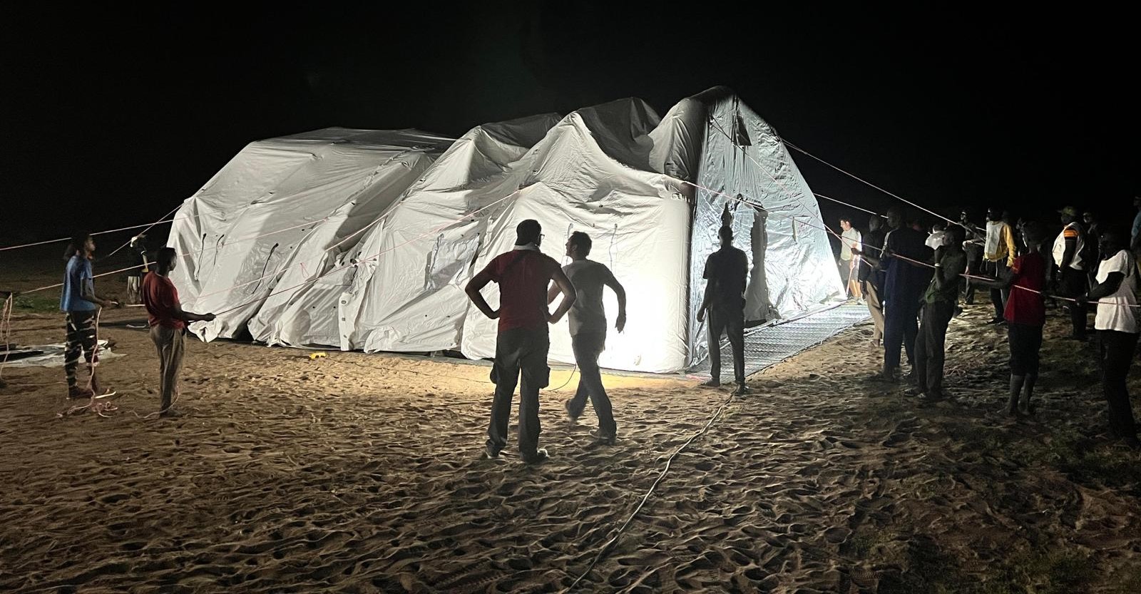 Sudan crisis: MSF teams deploy inflatable hospital to treat war-wounded ...
